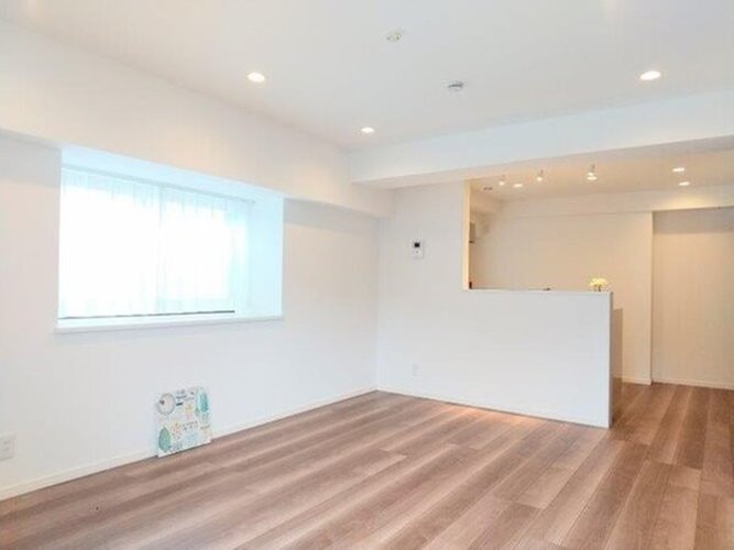 セザール坂戸 | FLIEライブラリー